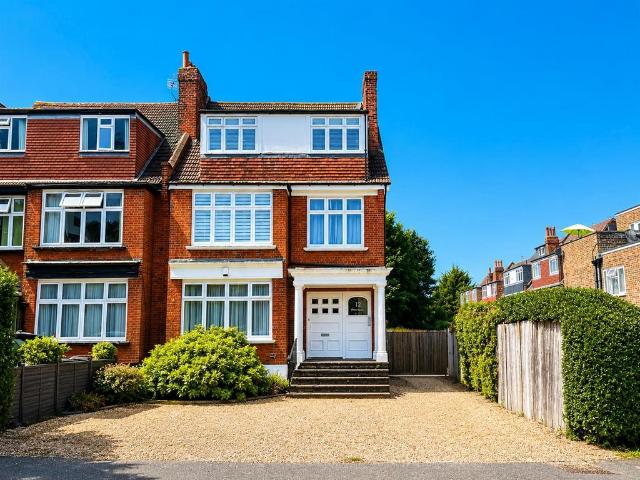 3 bedroom flat for sale