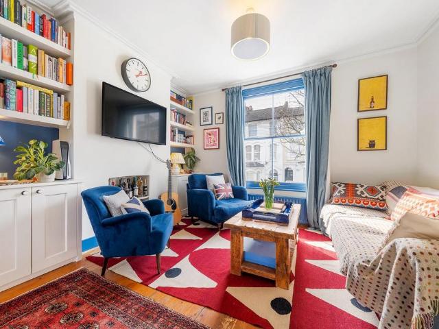 3 bedroom flat for sale