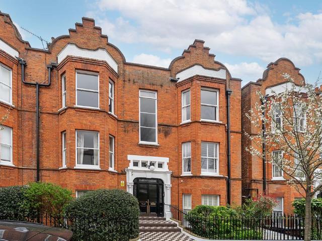 3 bedroom flat for sale