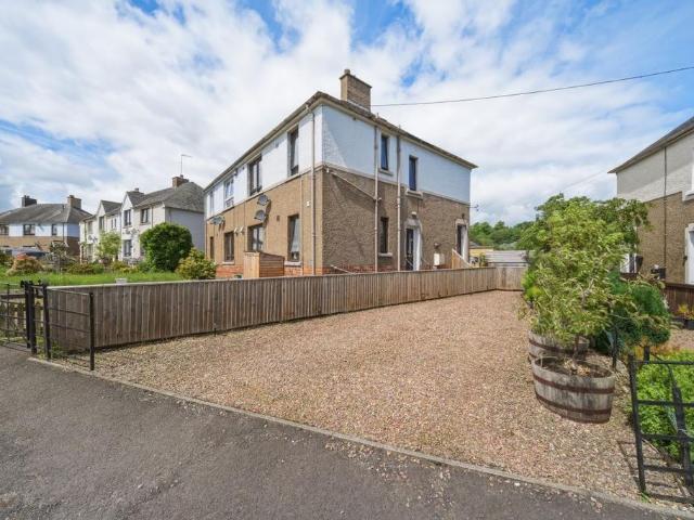 3 bedroom flat for sale