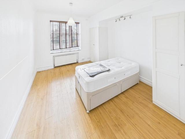 3 bedroom flat for sale