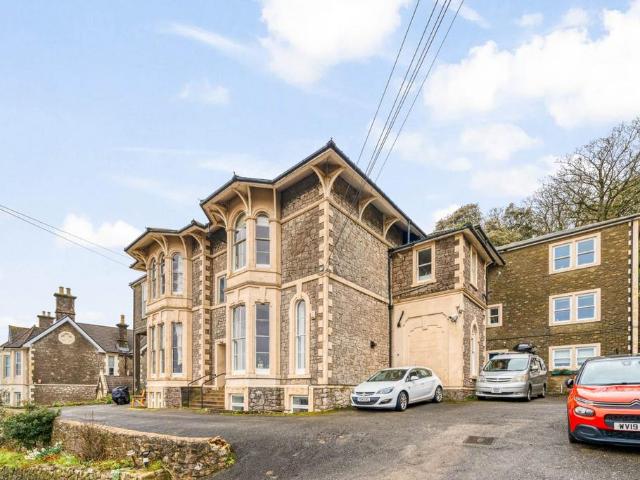 3 bedroom flat for sale