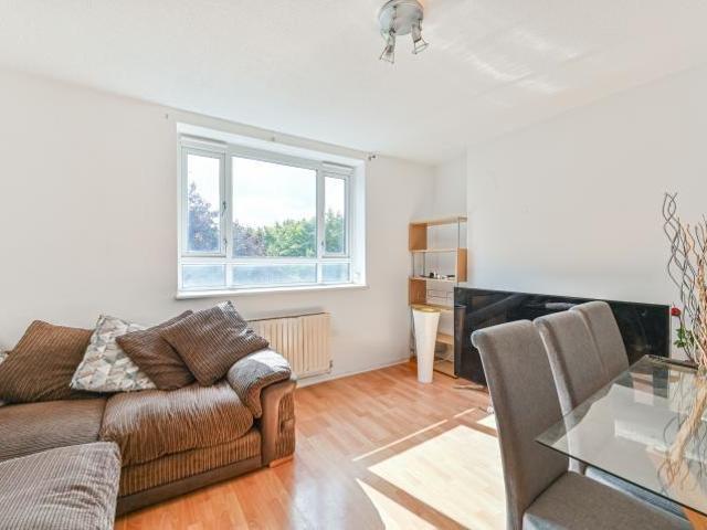 3 bedroom flat for sale
