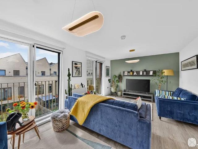 3 bedroom flat for sale