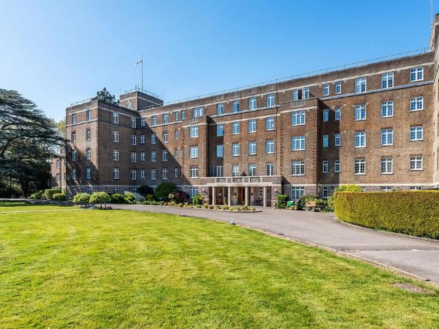 3 bedroom flat for sale