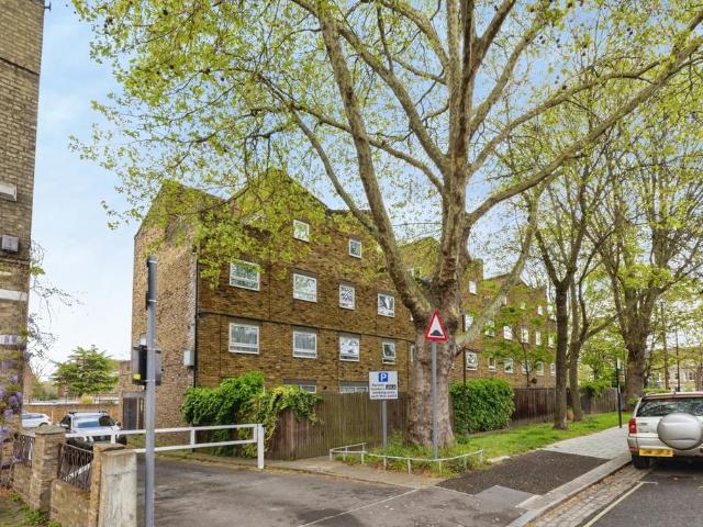3 bedroom flat for sale