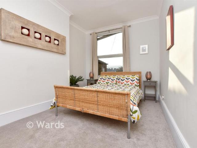 3 bedroom flat for sale