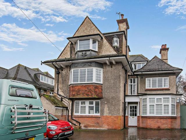 3 bedroom flat for sale
