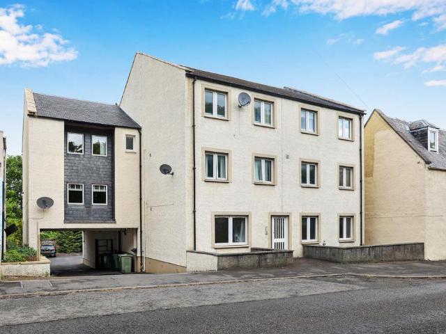 3 bedroom flat for sale