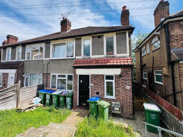 3 bedroom flat for sale