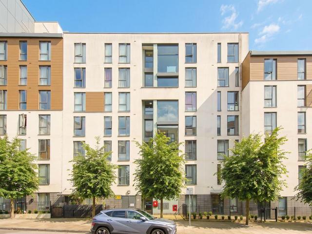 3 bedroom flat for sale