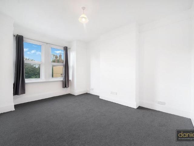 3 bedroom flat for sale