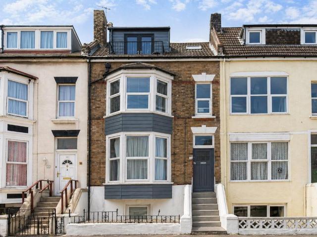 3 bedroom flat for sale