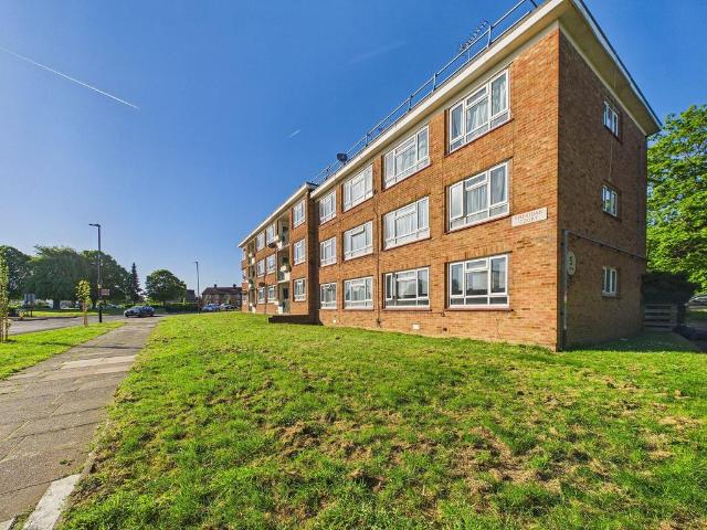 3 bedroom flat for sale
