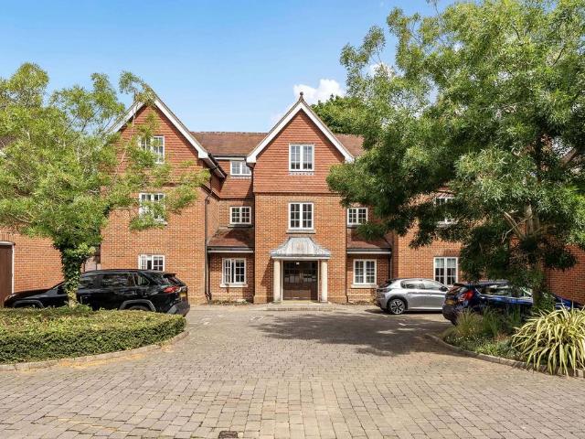3 bedroom flat for sale