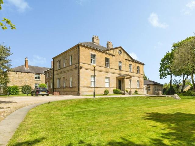 3 bedroom flat for sale