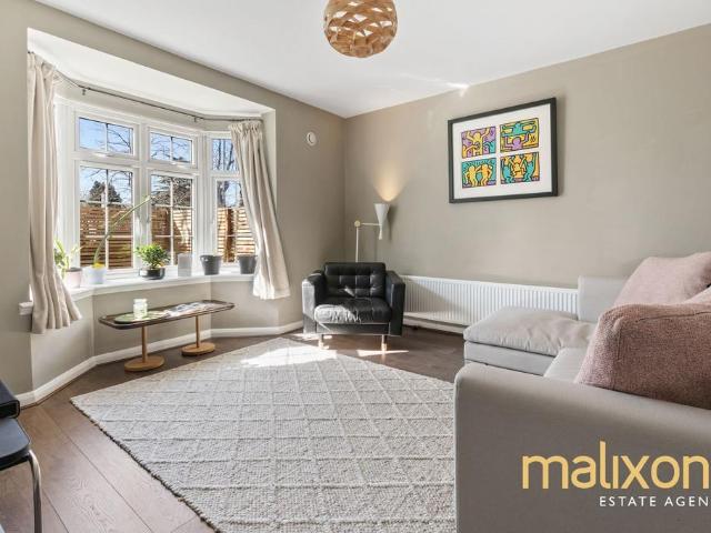3 bedroom flat for sale