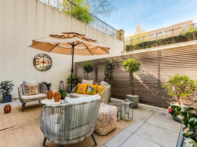 3 bedroom flat for sale