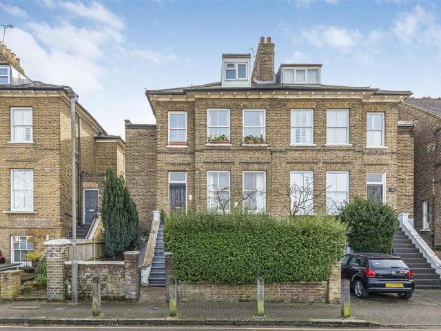 3 bedroom flat for sale