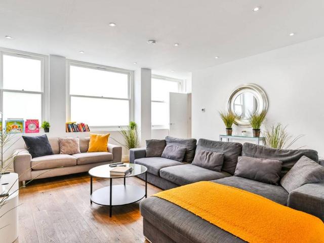 3 bedroom flat for sale