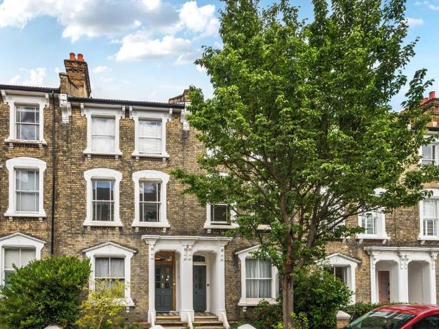 3 bedroom flat for sale