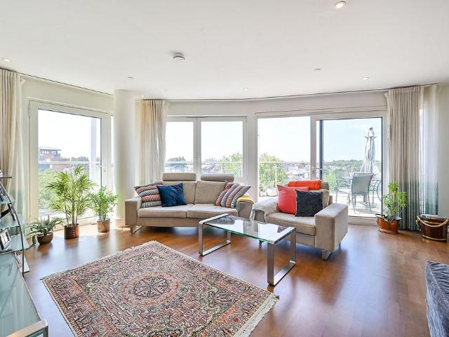 3 bedroom flat for sale