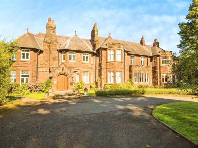 3 bedroom flat for sale
