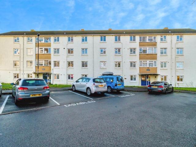 3 bedroom flat for sale