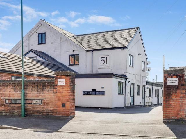 3 bedroom flat for sale