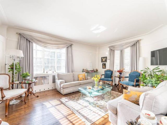 3 bedroom flat for sale