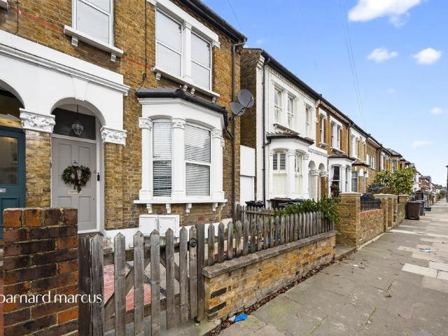 3 bedroom flat for sale