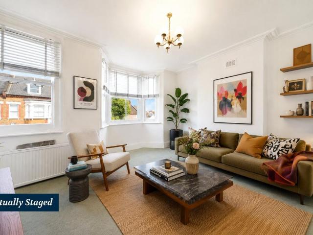 3 bedroom flat for sale