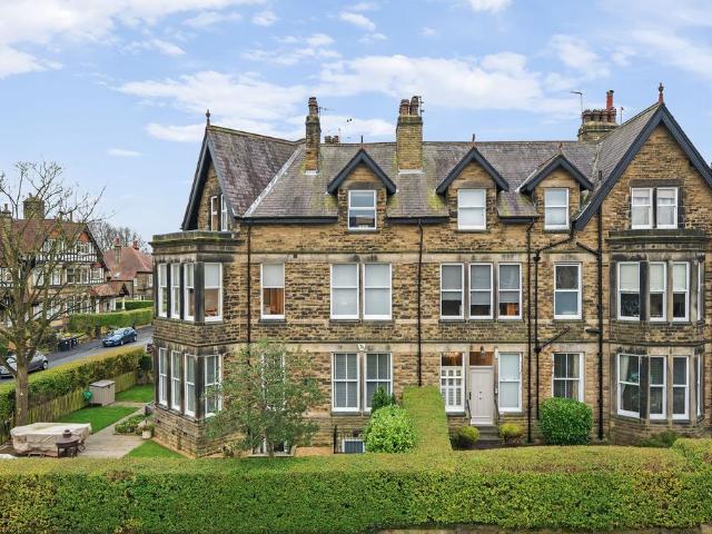 3 bedroom flat for sale