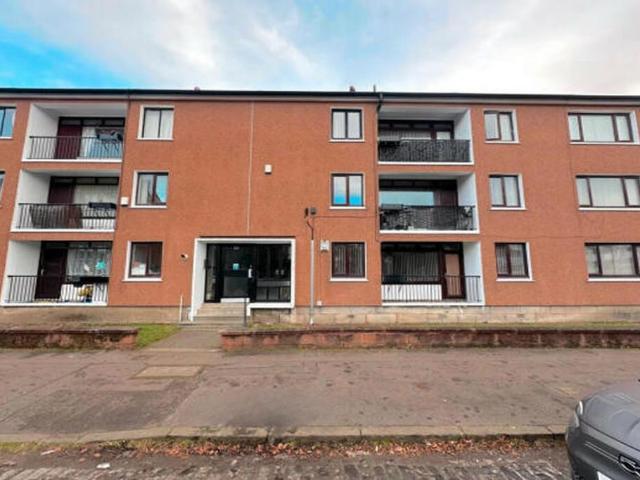 3 bedroom flat for sale