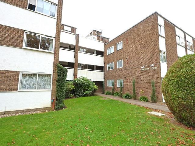 3 bedroom flat for sale