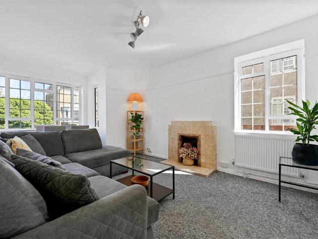 3 bedroom flat for sale
