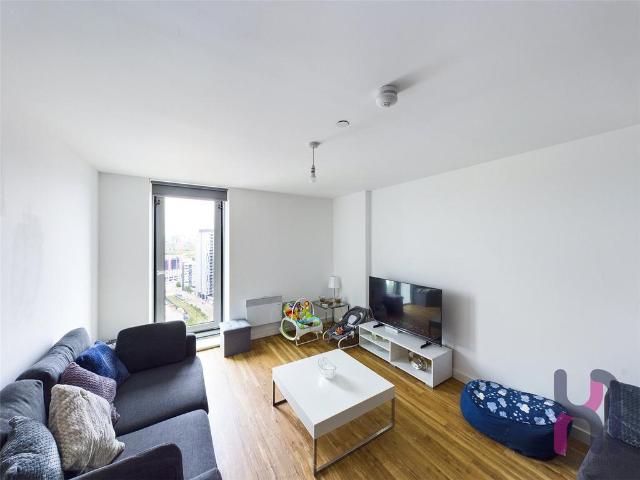 3 bedroom flat for sale