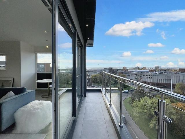 3 bedroom flat for sale