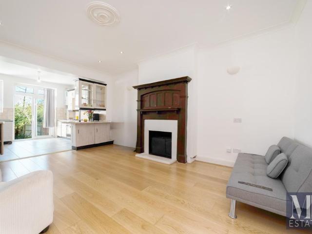 3 bedroom flat for sale