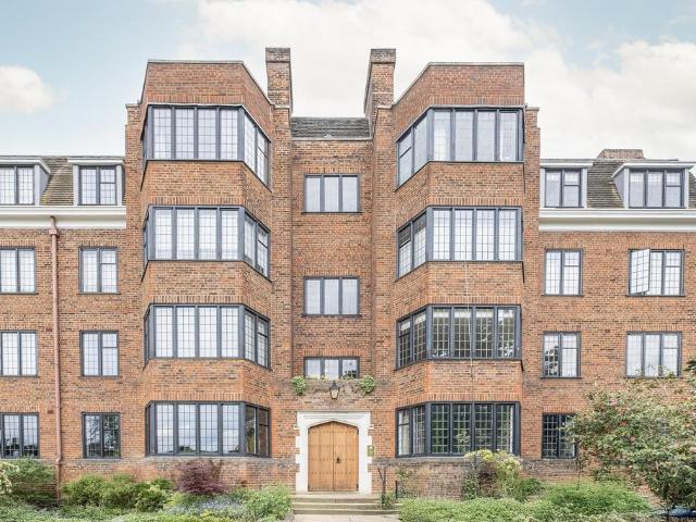 3 bedroom flat for sale