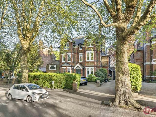 3 bedroom flat for sale