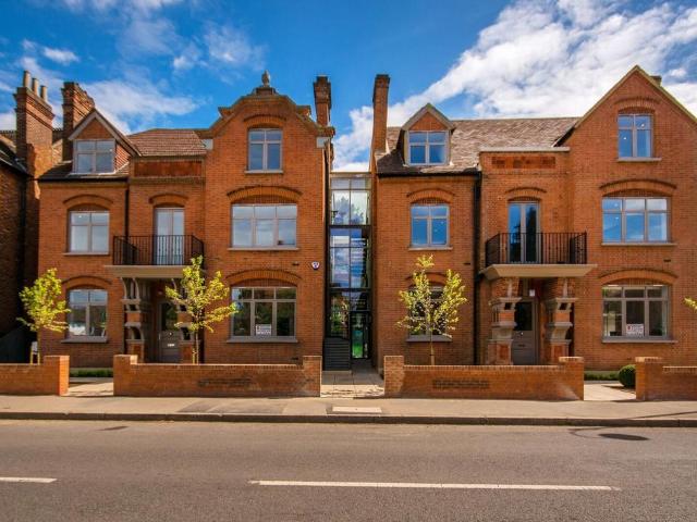 3 bedroom flat for sale