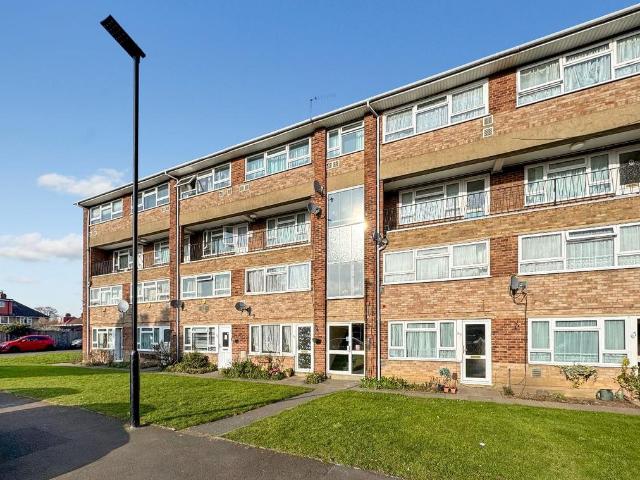 3 bedroom flat for sale