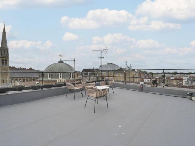 3 bedroom flat for sale