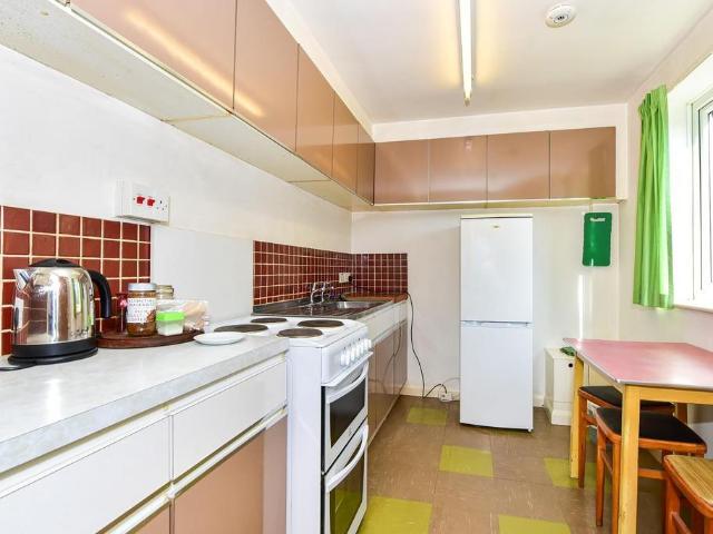 3 bedroom flat for sale
