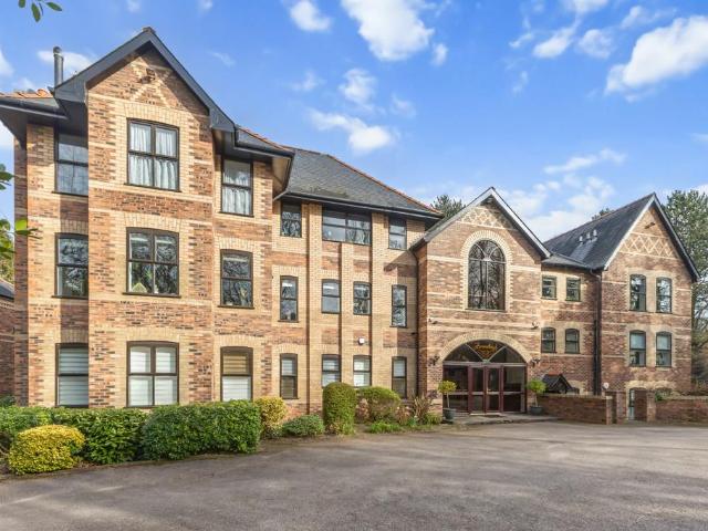 3 bedroom flat for sale