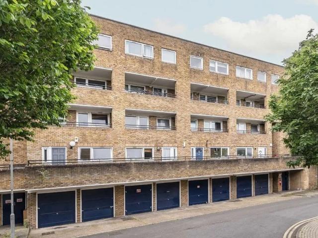 3 bedroom flat for sale