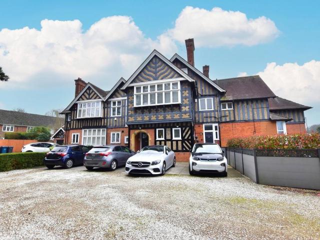 3 bedroom flat for sale