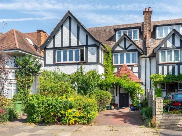 3 bedroom flat for sale