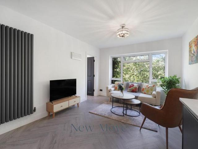 3 bedroom flat for sale